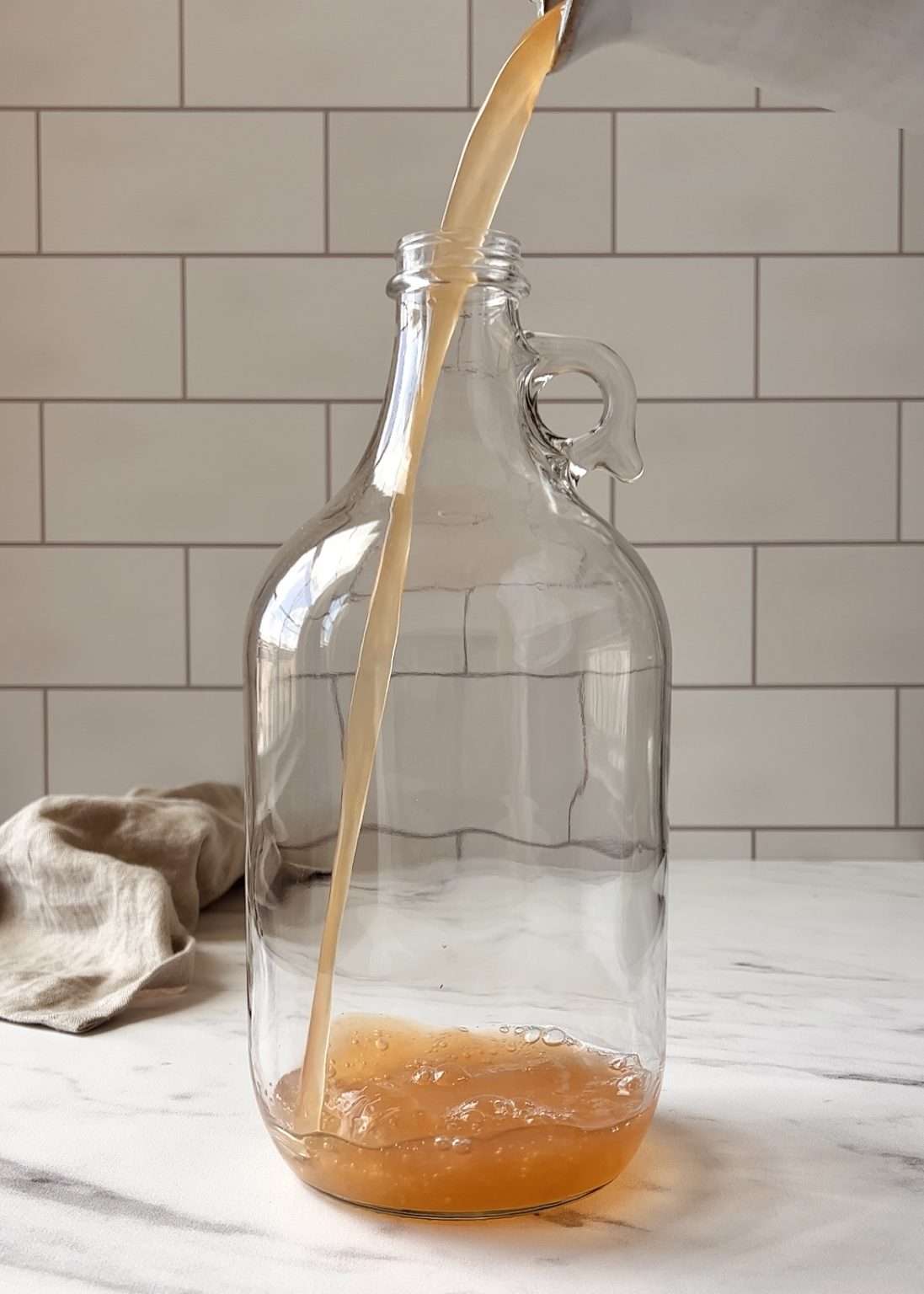 Homemade Peach Cider Recipe with Honey (Peach Cyser)