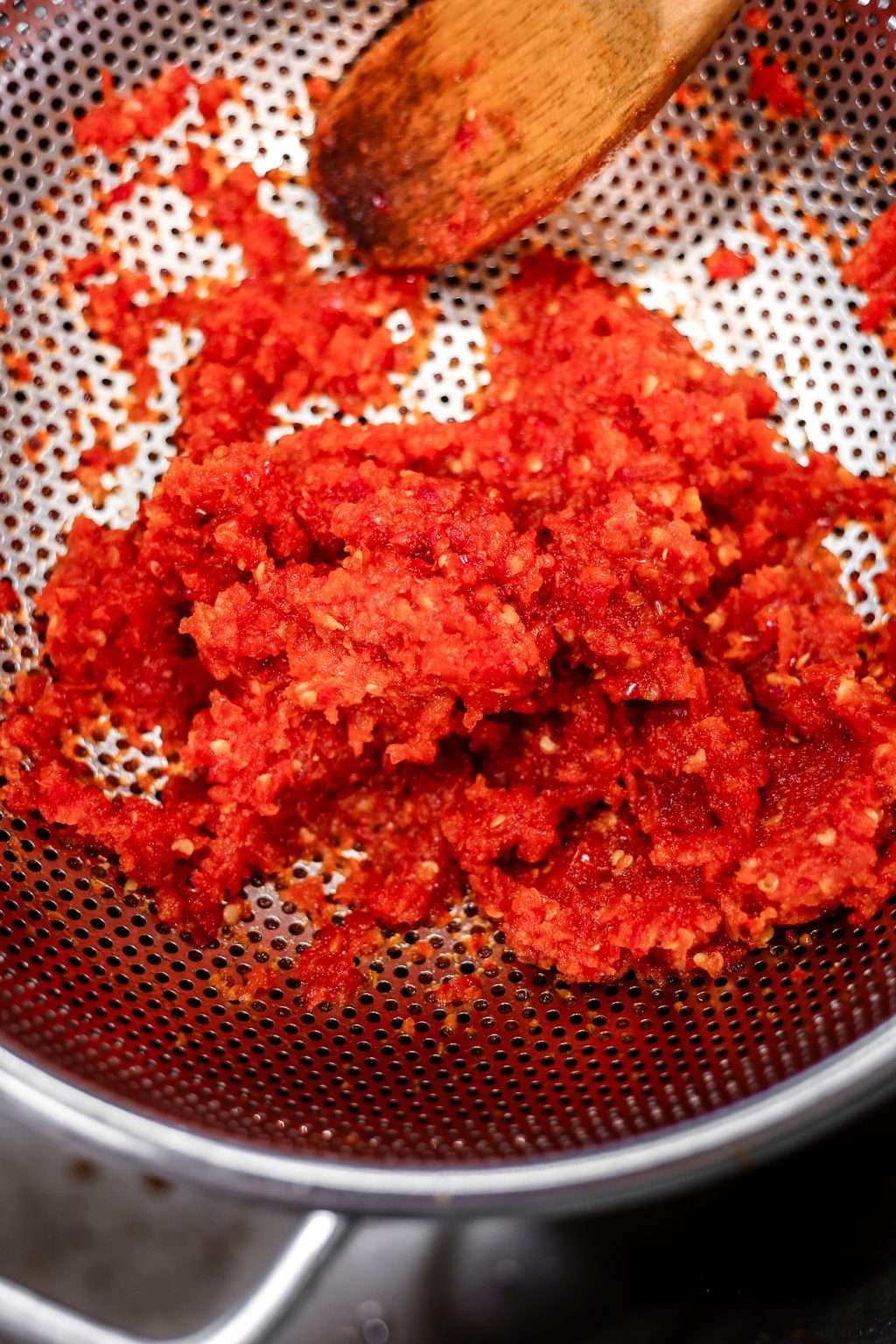How to Make Fermented Garlic Sriracha Hot Sauce From Scratch
